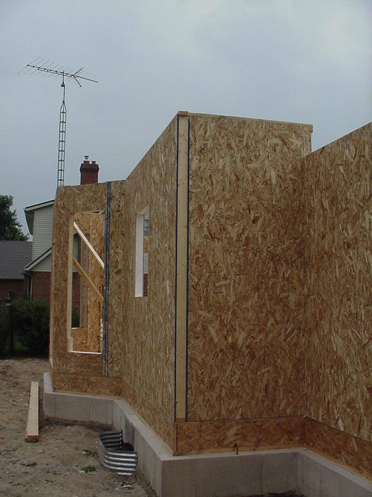 Wider view of typical corner. - Thermapan Structural Insulated Panels, Inc.